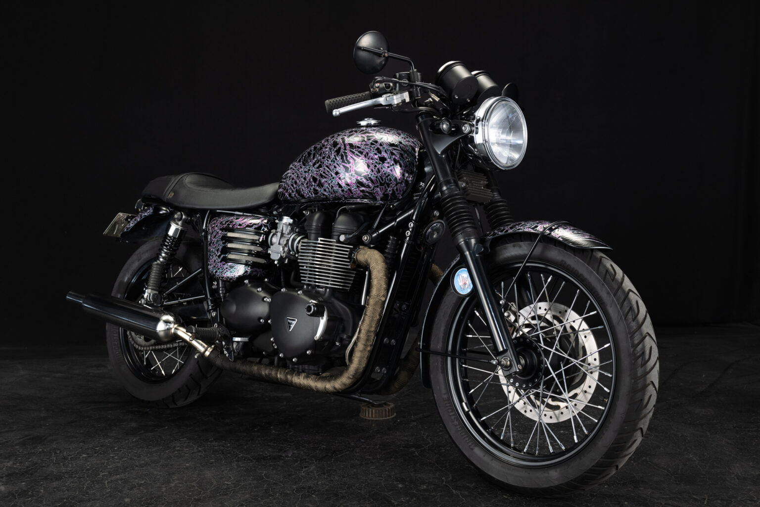 UNDULATION : TRIUMPH BONNEVILLE T100 | BADLAND BLACK